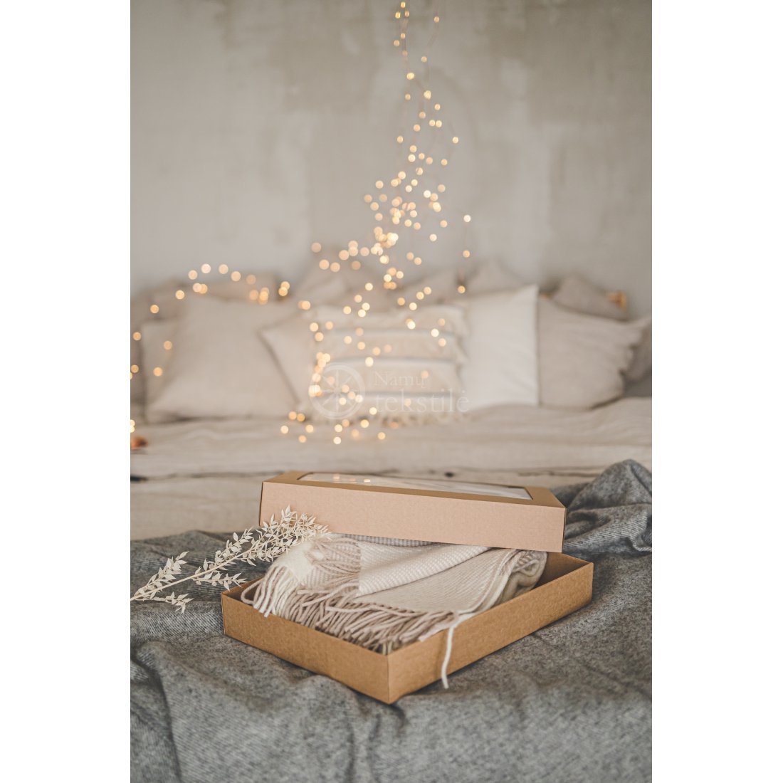 Vilnoniai pledai : Vilnonis pledas su kutais ,,Lota" rudas